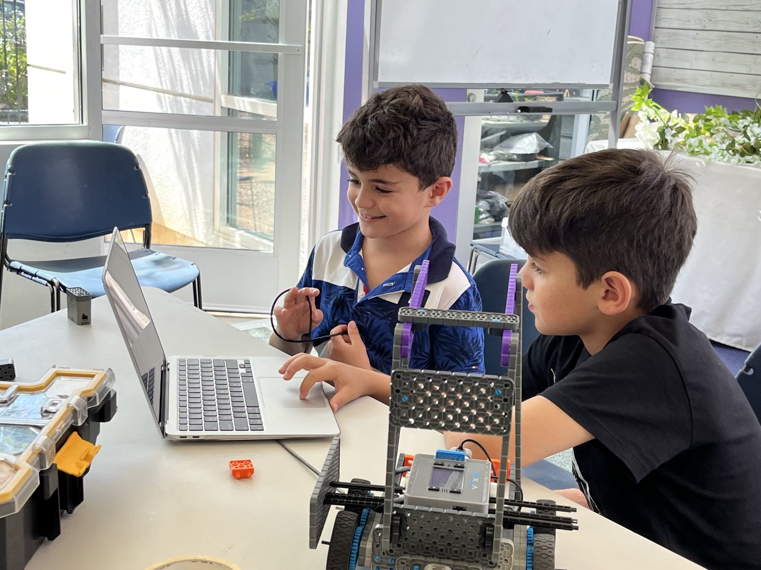 Rolling Robots Camp is a ‘Tech Genius Program’ - Century City News