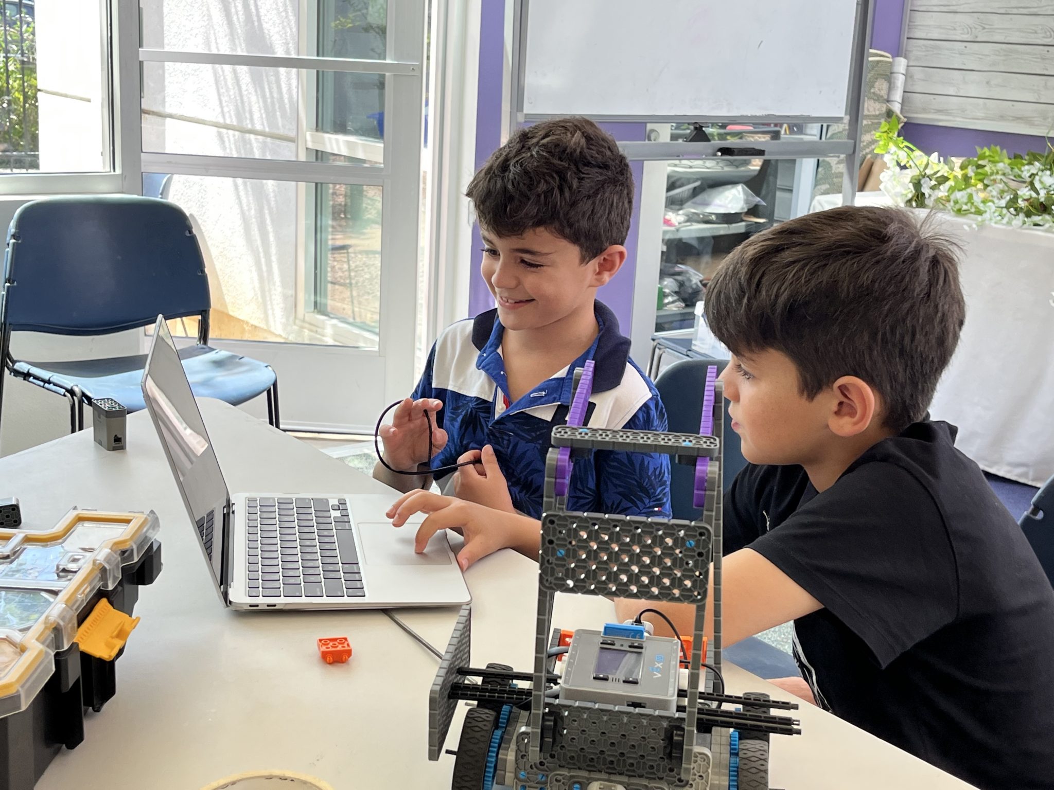 Rolling Robots Camp is a ‘Tech Genius Program’ - Century City News